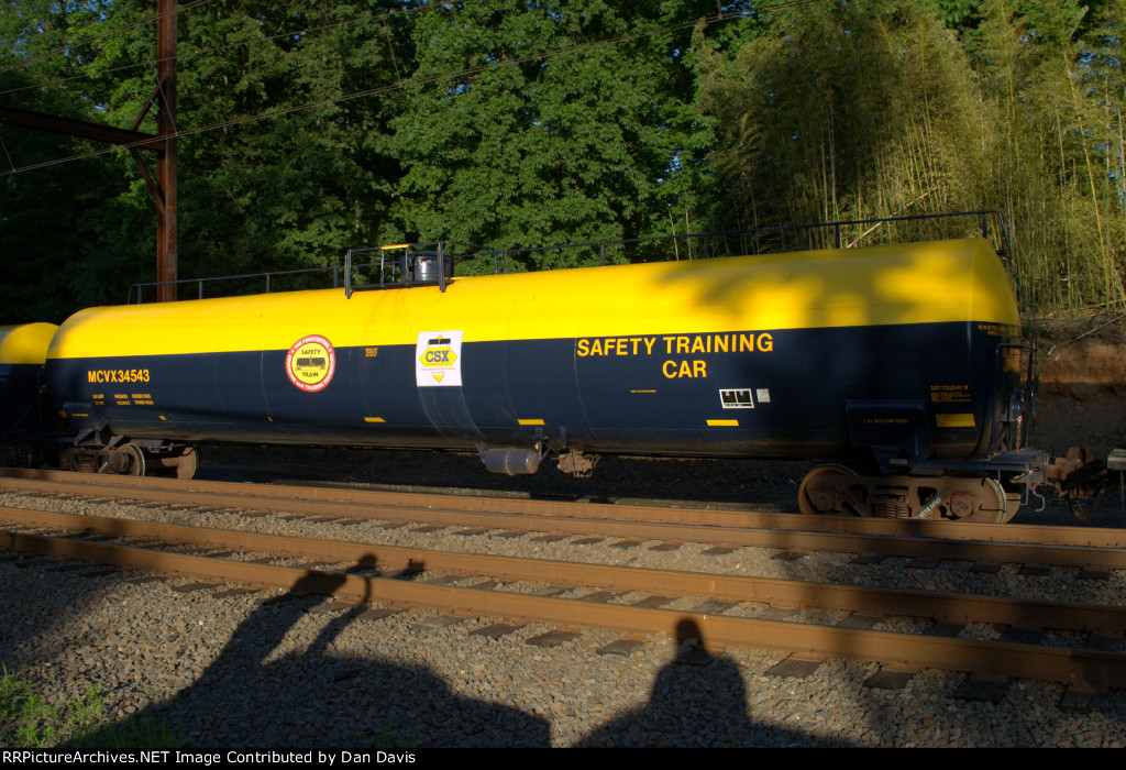 MCVX Tank Car 34543 on Q418-04
